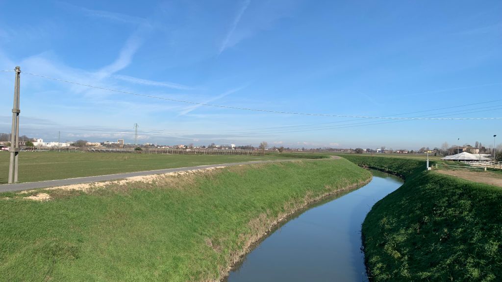 6/33: This is a route linking together four other routes: the ...