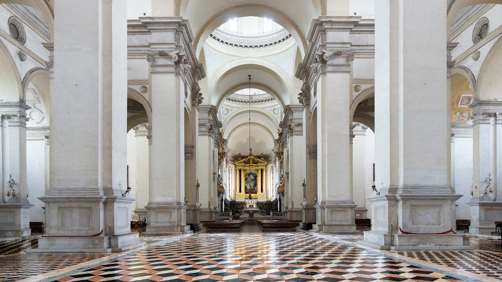 2/9: Interior view - padova.com